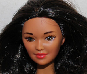 Barbie Madeline (Dolls of the World) - Cheveux : Bruns - Barbie Second Life